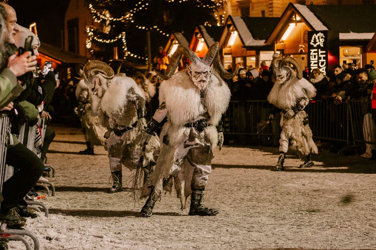 Erlebe die Krampus Tradition: Krampus Umzüge, Kostüme und Legenden in ...