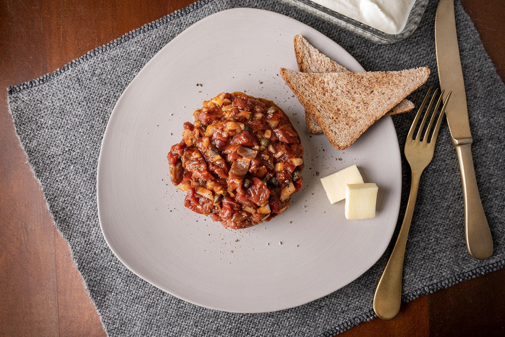 Beef steak tartare with yoghurt mousse Recipe - Traditional tyrolean ...